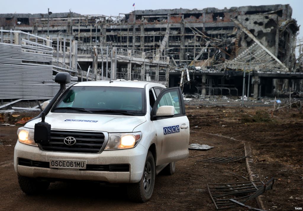 UAWire - OSCE mission threatened at gunpoint in eastern Ukraine UAWire - OSCE mission threatened at gunpoint in eastern Ukraine